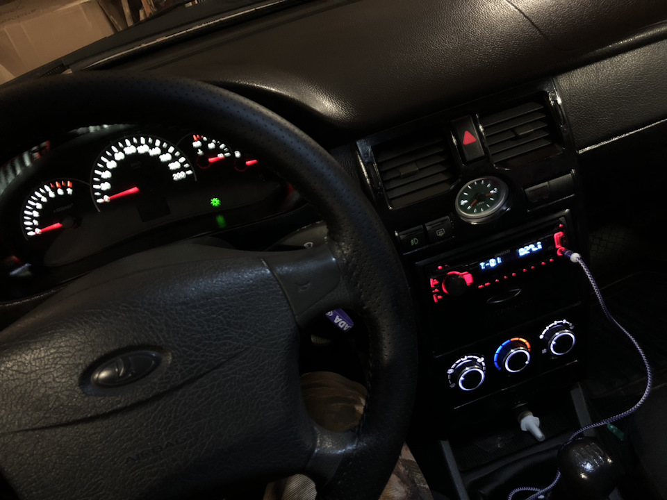 Пересветил блок отопителя и часы — Lada Приора седан, 1,6 л, 2007 года ...