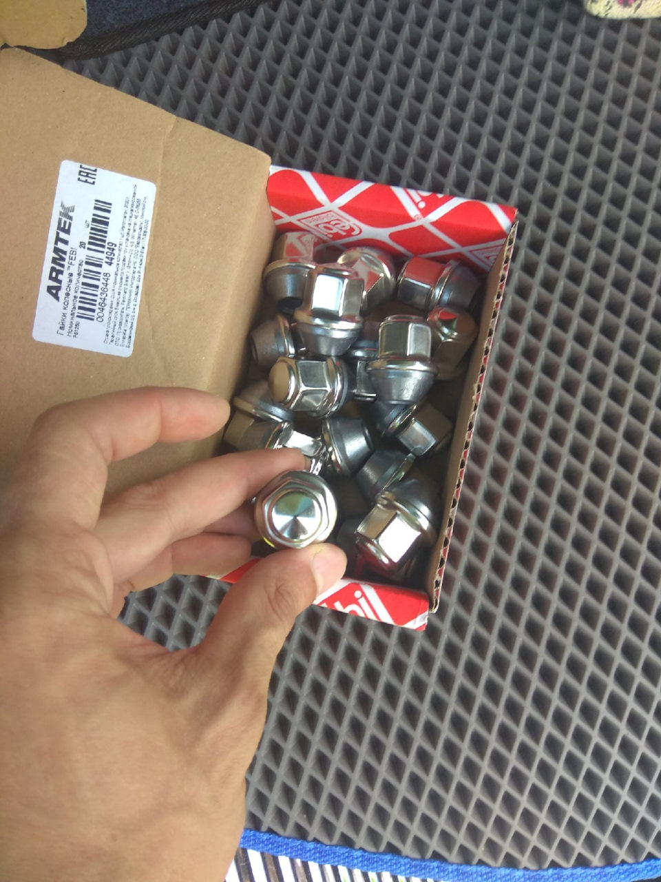 Замена всех гаек колес — Ford Mondeo V, 1,5 л, 2016 года | аксессуары ...