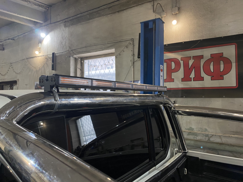 Подключили мигалку штатно. — Mitsubishi L200 (4G), 2,5 л, 2014 года ...