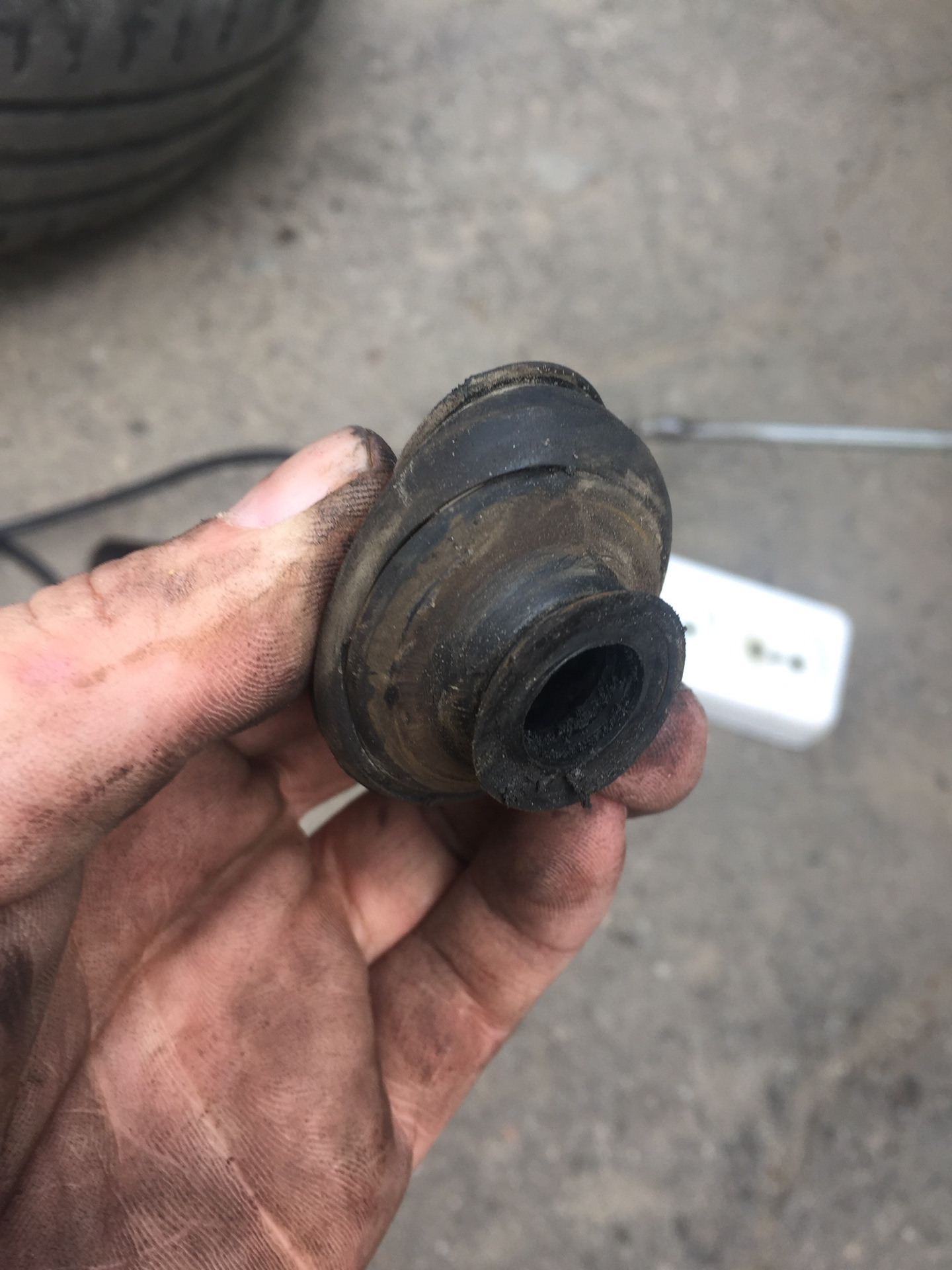 Почему у меня рвались резиновые пыльники рулевых наконечников ...