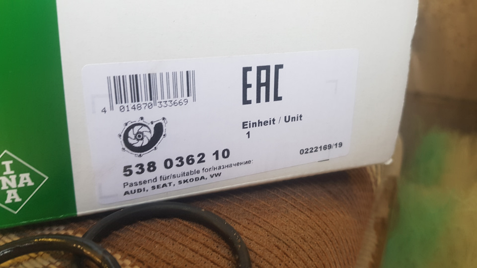 Течь антифриза. Замена корпуса термостата и помпы — Volkswagen Passat ...