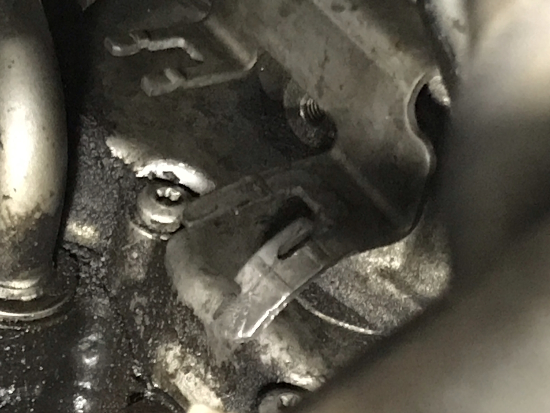 Замена датчика коленвала (оборотов) Ауди А6 С6. Ошибка P0727 — Audi A6 ...