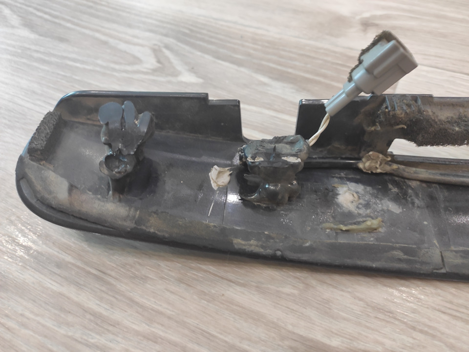 Ремонт планки двери багажника, замена воздуховода, камеры заднего вида ...