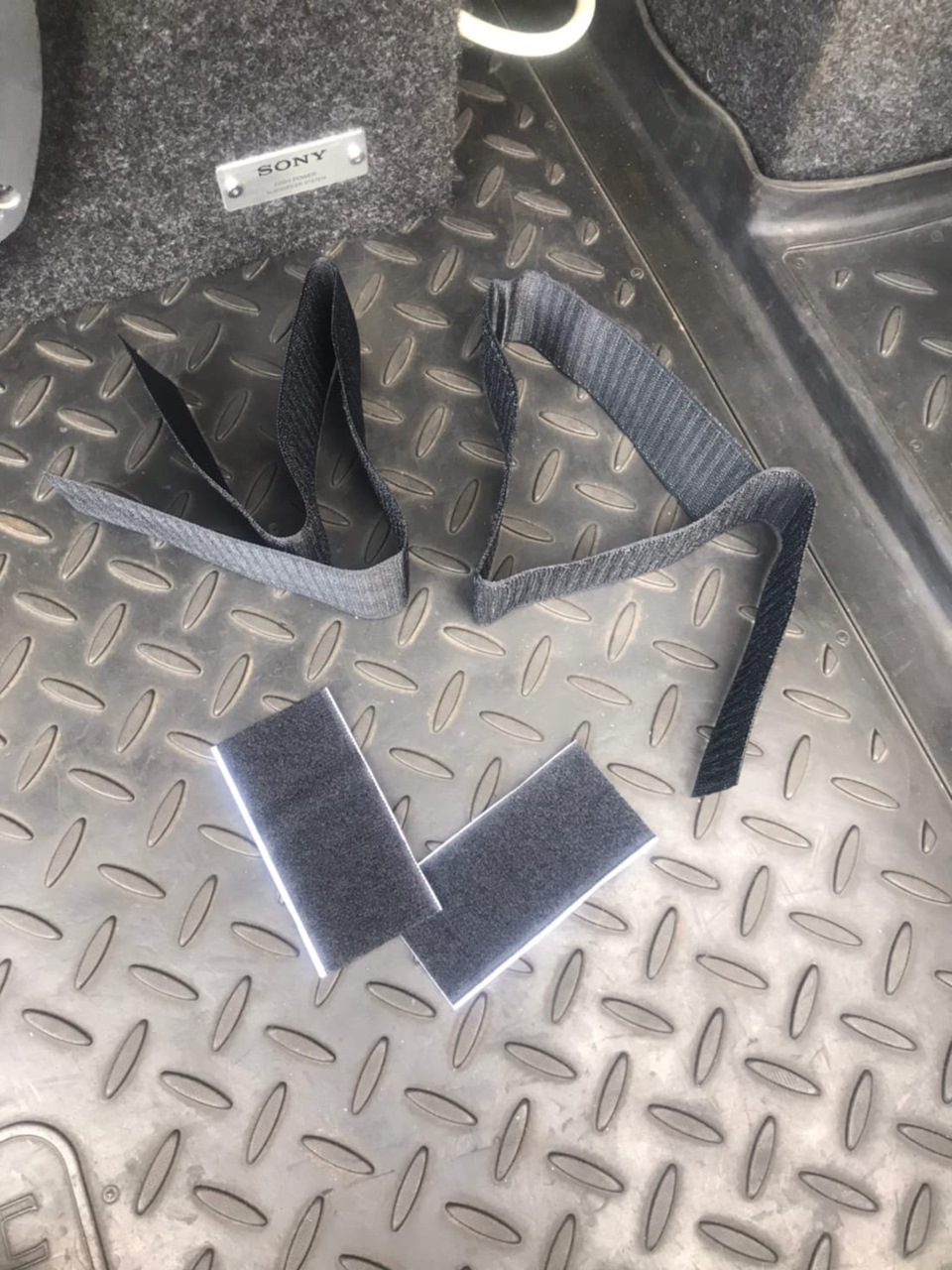 Фиксаторы груза в багажник — Volkswagen Passat B6, 2 л, 2007 года ...