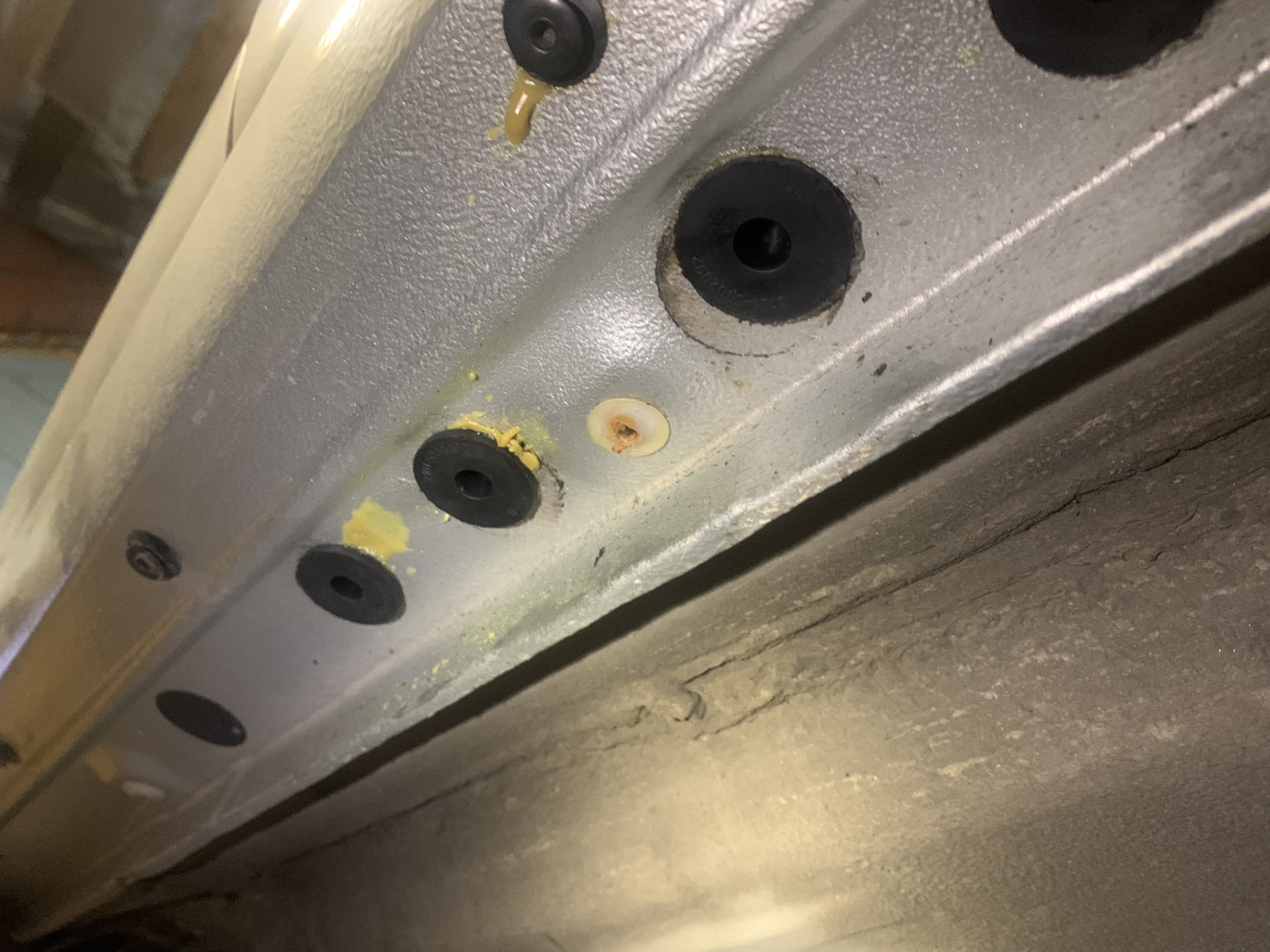 Антикор внутренних полостей — Toyota Camry (XV30), 2,4 л., 2005 года ...