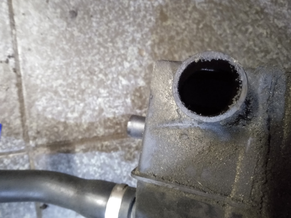 Чистка системы вентиляции картерных газов (ВКГ) Volvo XC90 и замена ...