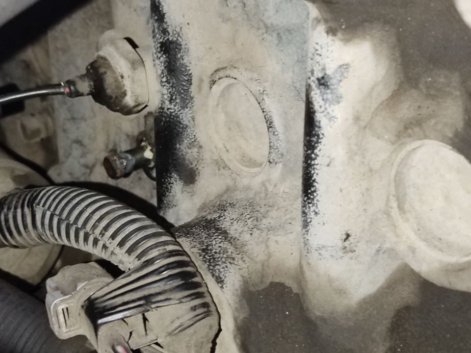 Замена патрубка охлаждающей жидкости от дроссельной заслонки к блоку ...