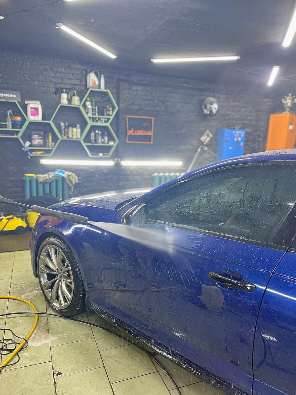 Рыльно мыльные процедуры — Audi A4 (B9), 2 л, 2017 года | мойка | DRIVE2