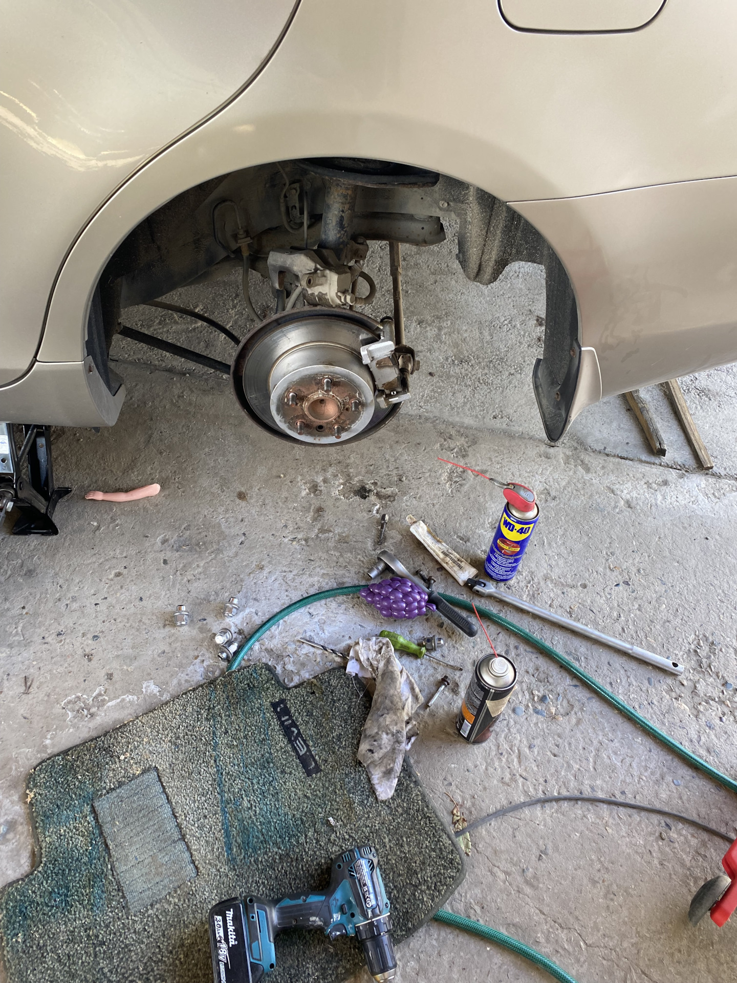 Проверка, смазка направляющих — Toyota Camry (XV40), 2,4 л, 2006 года ...