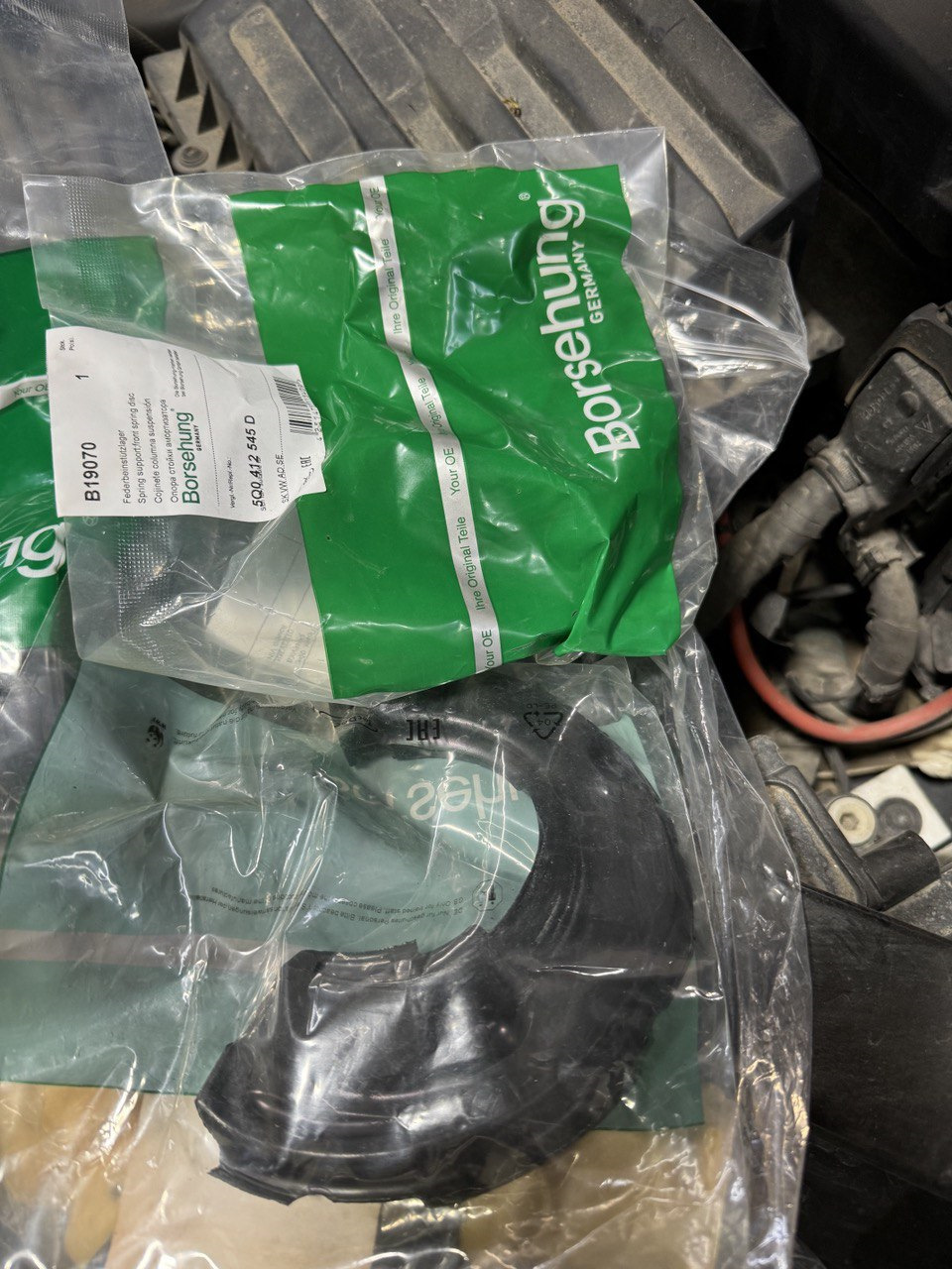 Замена передних амморотов в сборе — Volkswagen Tiguan (2G), 2 л, 2017 ...