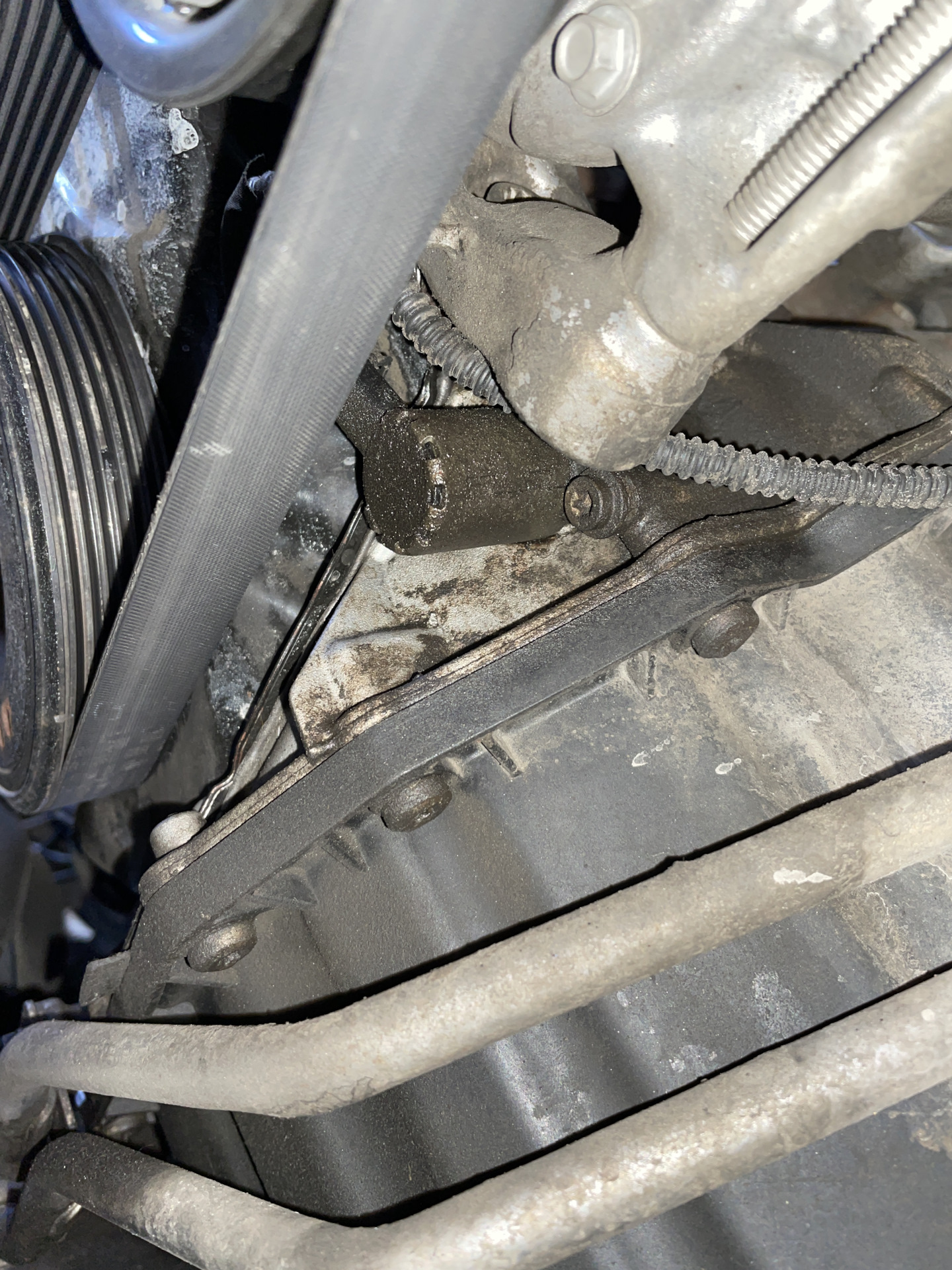 Замена клапана регулирования давления масла N428 — Audi Q5 (1G), 2 л ...