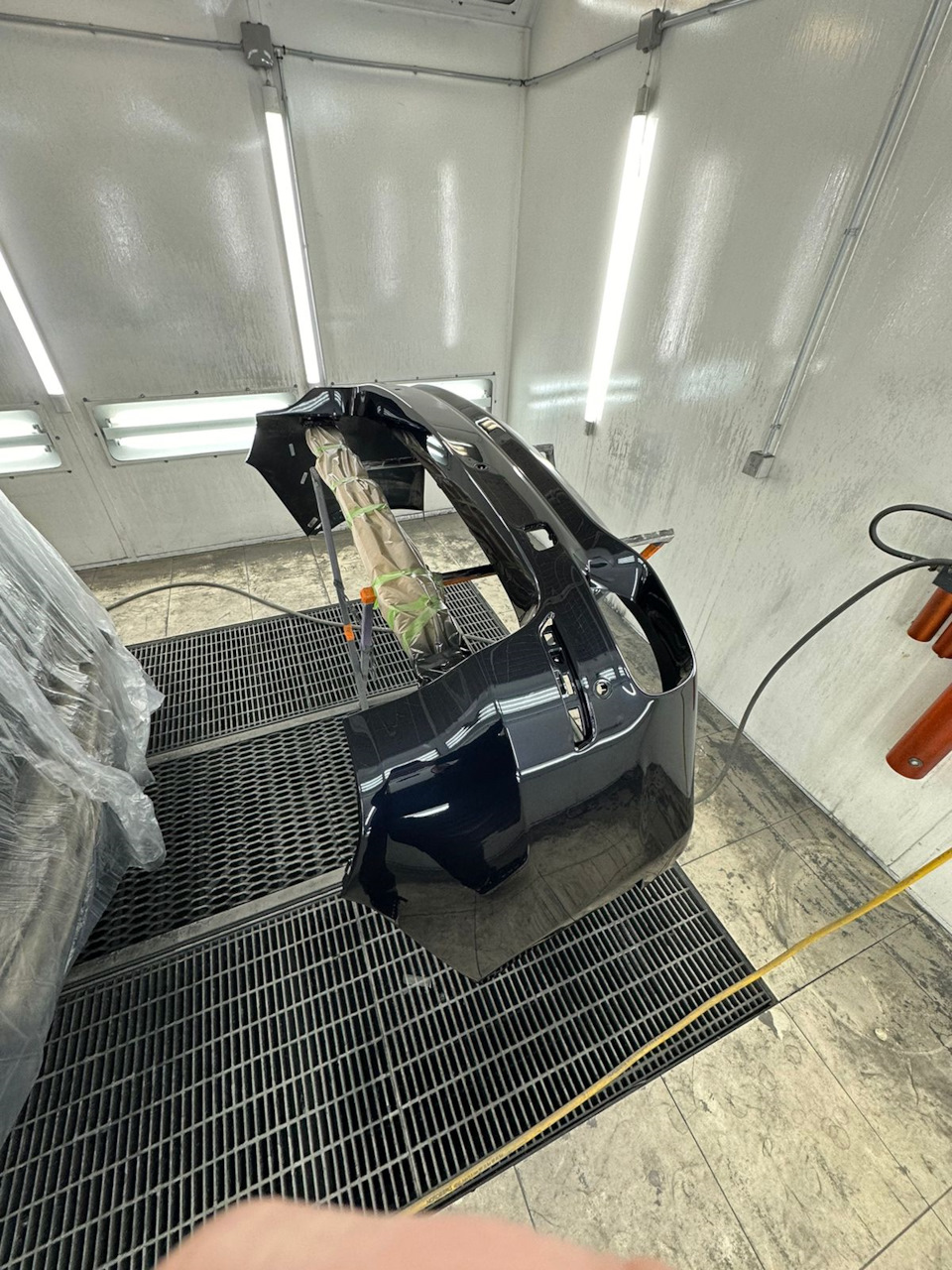 Замена лобового стекла + замена и покраска заднего бампера — BMW X5 ...