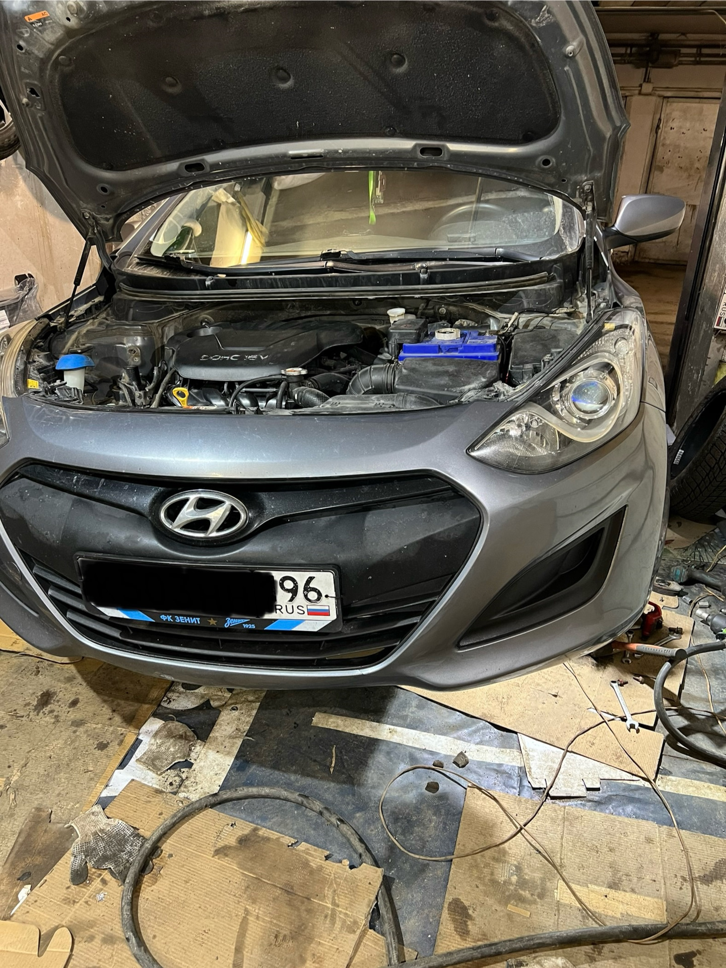 Обслуживание Передних Тормозов — Hyundai i30 (2G), 1,6 л, 2013 года ...