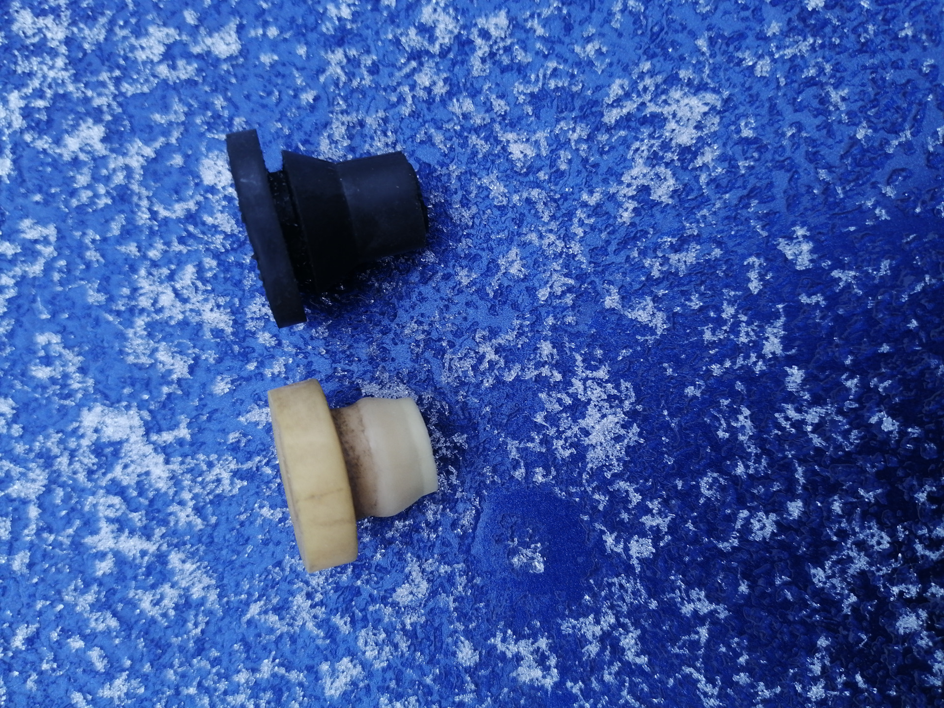 Замена уплотнительной резинки бачка омывателя — Dodge Caliber, 2 л ...