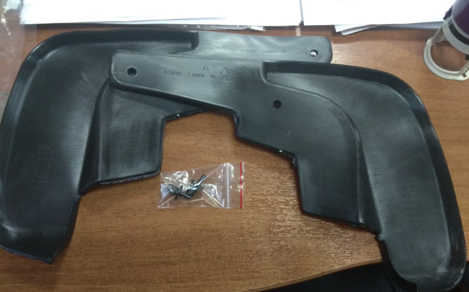 Передние брызговики Rezaw Plast 120601 — Toyota Avensis II, 2 л, 2003 ...