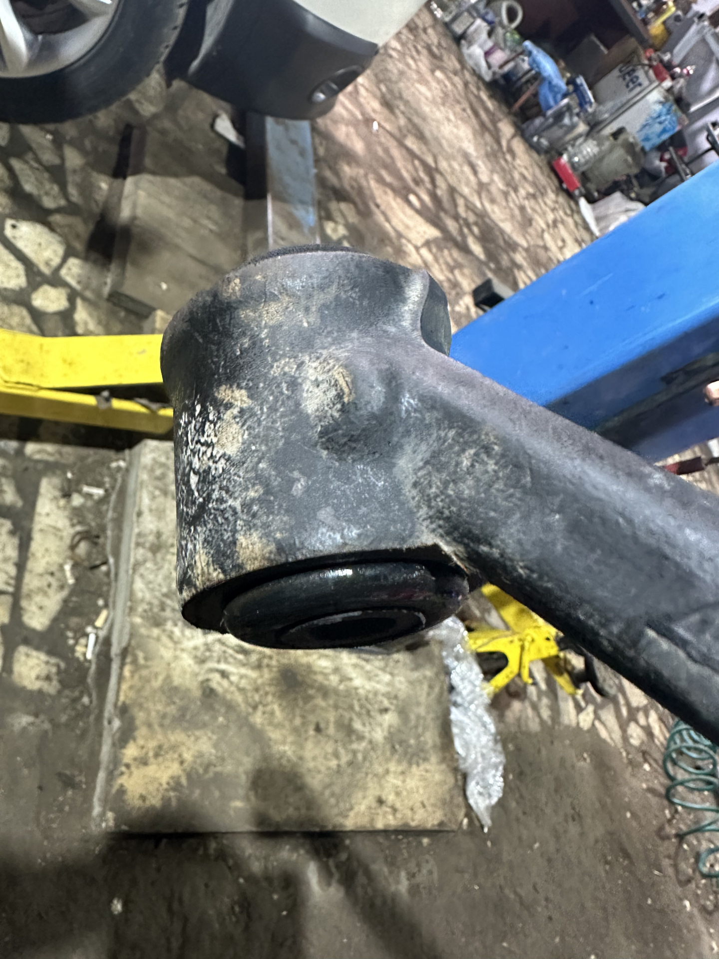 Сайлентблоки переднего нижнего рычага Hummer H2 K6687 — Hummer H2, 6 л ...