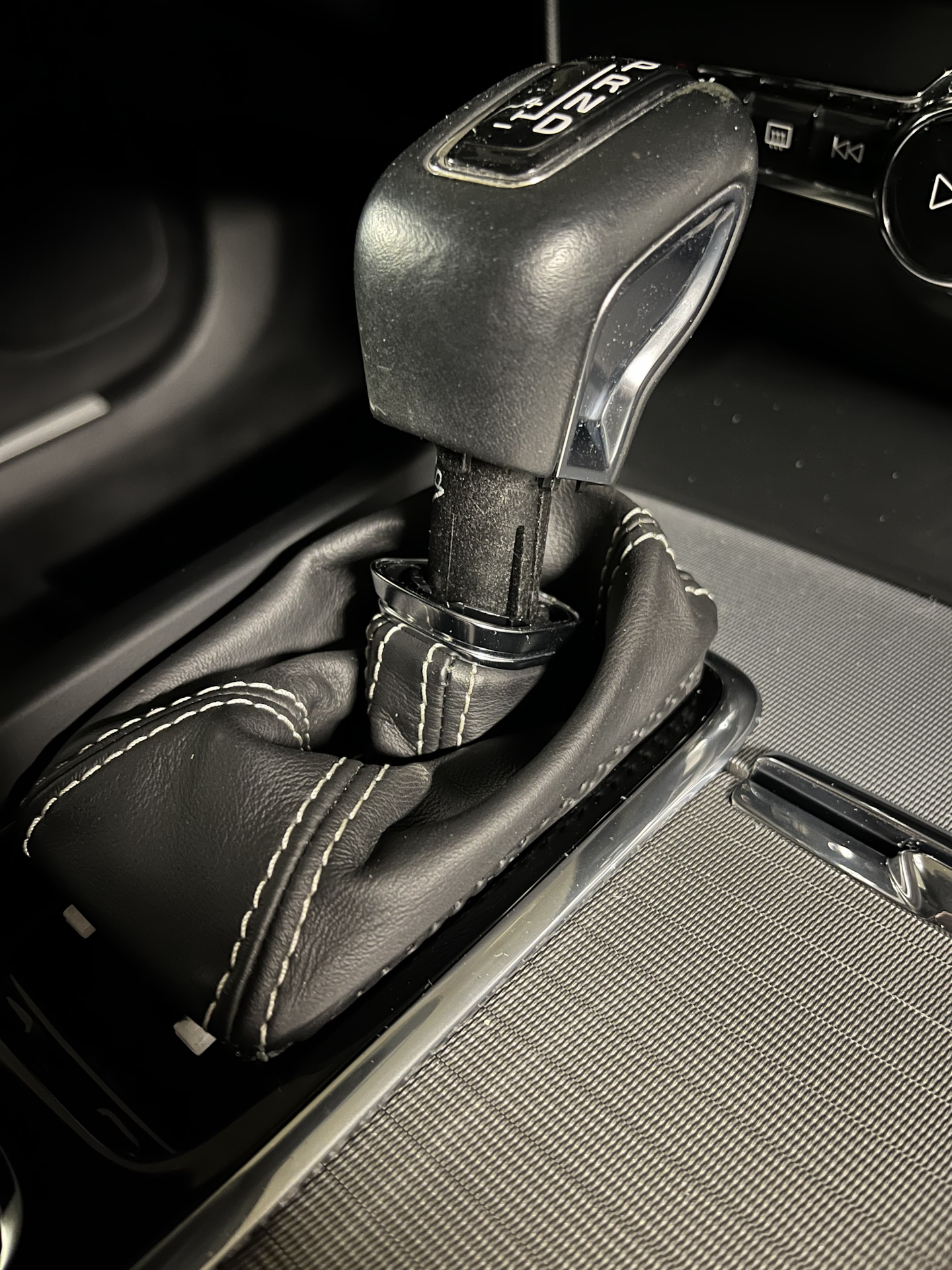 Первые доработки — Volvo V60 (2G), 2 л, 2020 года | аксессуары | DRIVE2