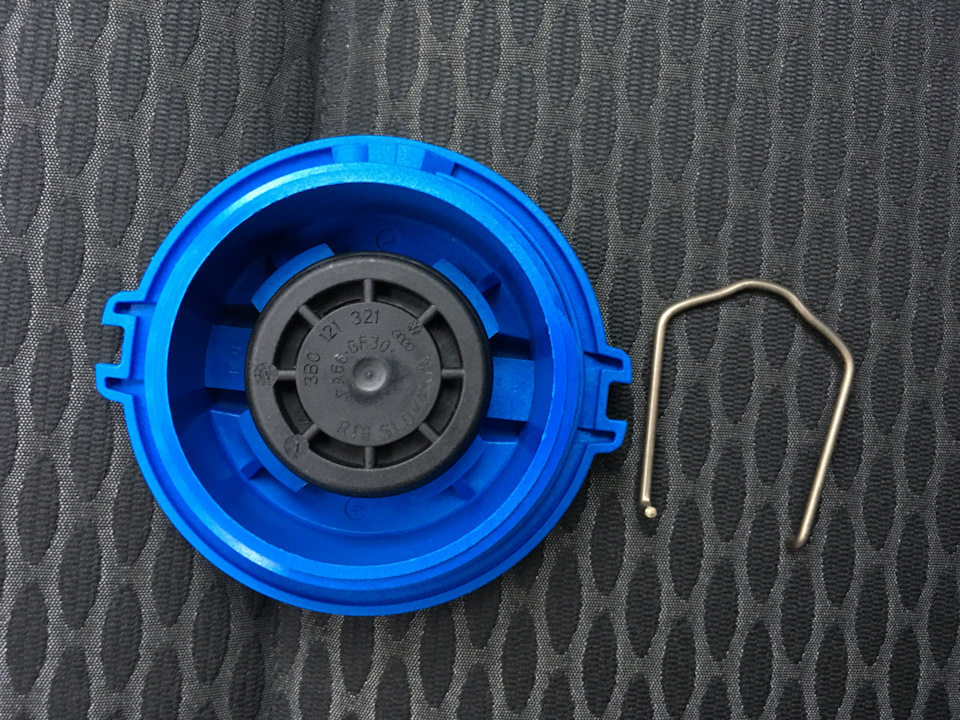 1J0121142 Кронштейн крепления шланга системы охлаждения VAG | Запчасти ...