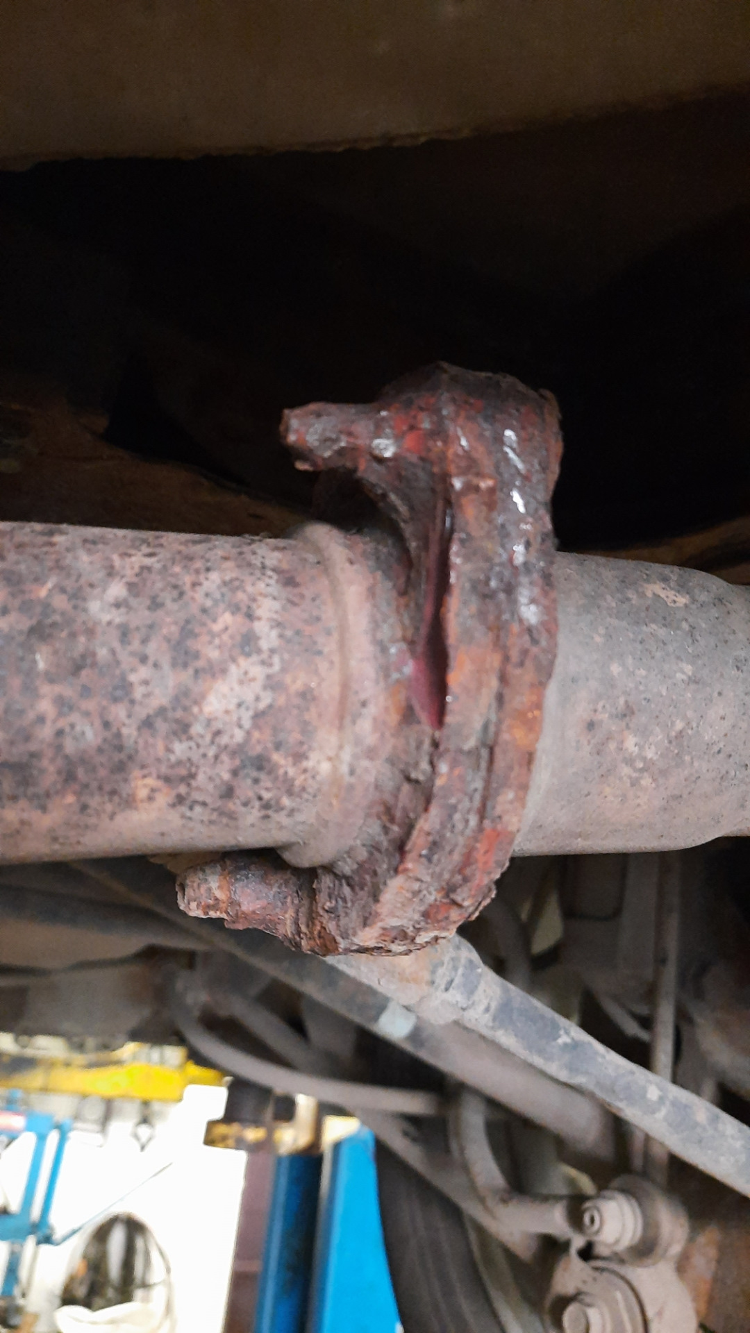 Замена глушителя основного — Toyota Camry (XV40), 2,5 л, 2008 года ...