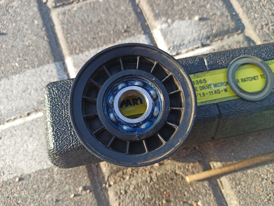 49. Смазка МС-1510 BLUE в подшипник ролика натяжителя ремня ...
