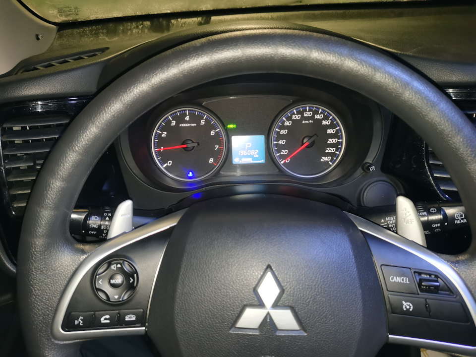 Подрулевые лепестки — Mitsubishi Outlander (3G), 2 л, 2012 года ...