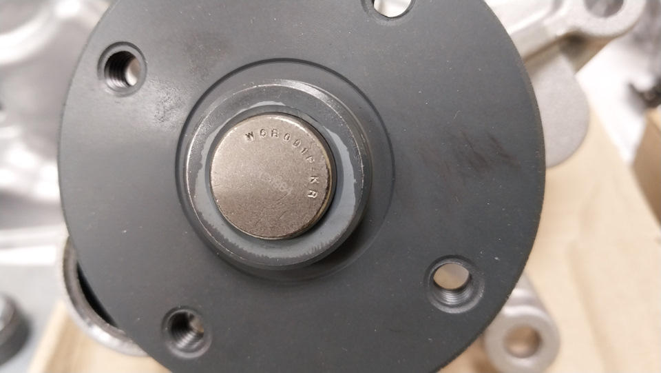 Контрафакт помпа 251002B700/251002B710 KIA/Hyundai i40/ix35/Solaris ...