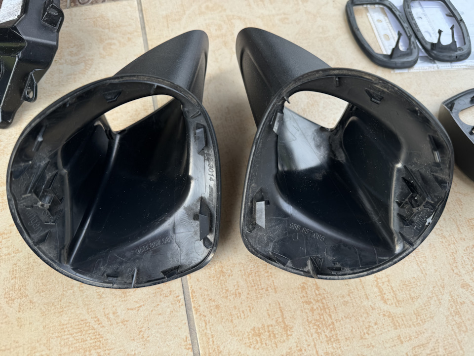 95B857539 Кронштейн зеркала левого Porsche Macan VAG | Запчасти на DRIVE2