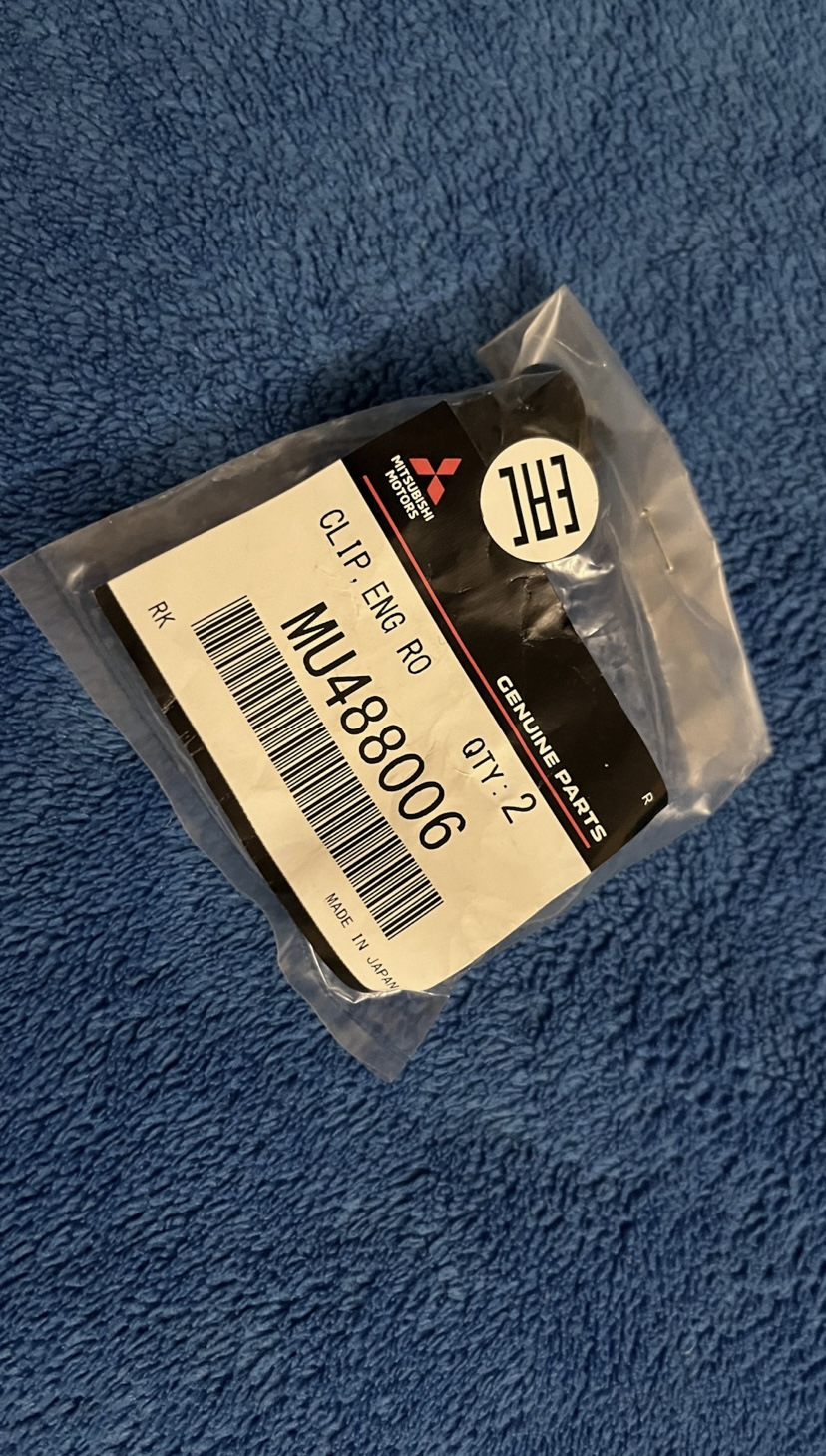 MU488006 Фиксатор заднего бампера Mitsubishi | Запчасти на DRIVE2