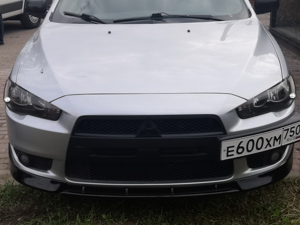 Снятие хрома с рамки решётки радиатора — Mitsubishi Lancer X 1 8 л