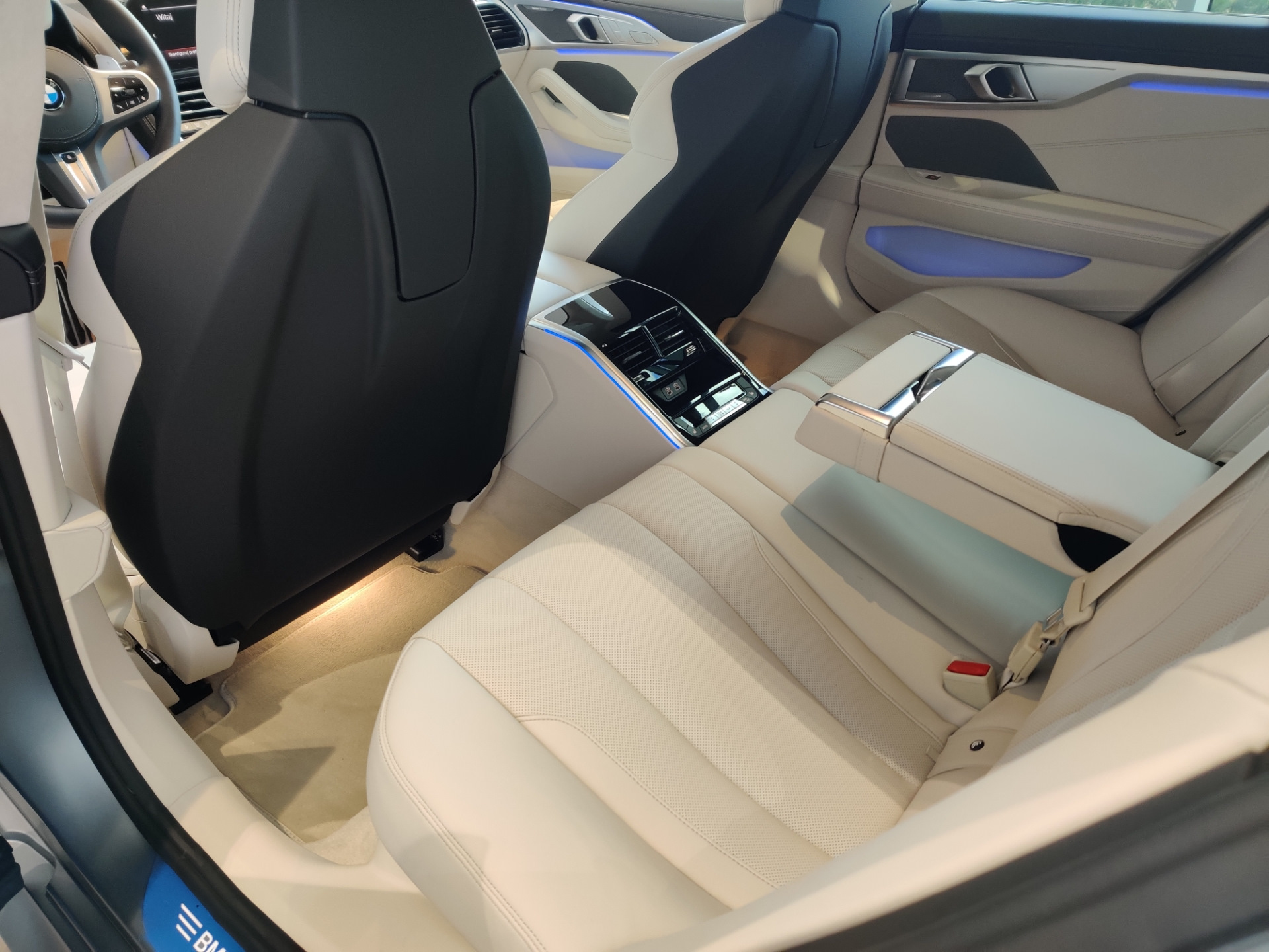 Лобовое сново… — BMW 5 series (G30), 3 л, 2017 года | прикол | DRIVE2