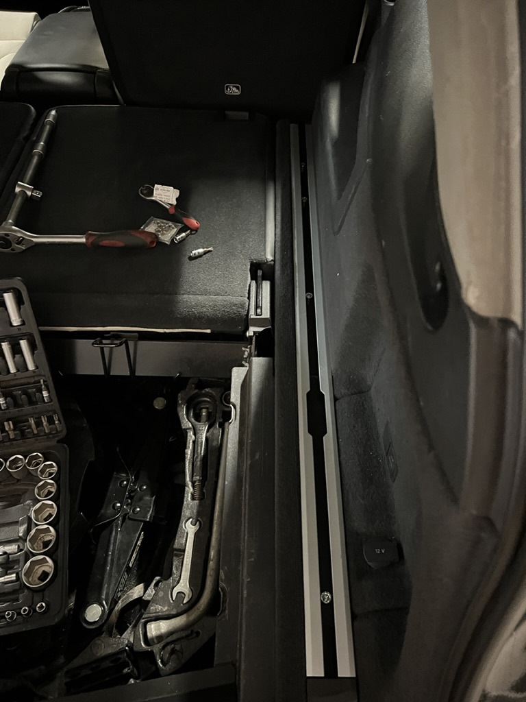 Система крепления груза в багажник — Audi Q7 (1G), 3 л, 2008 года ...