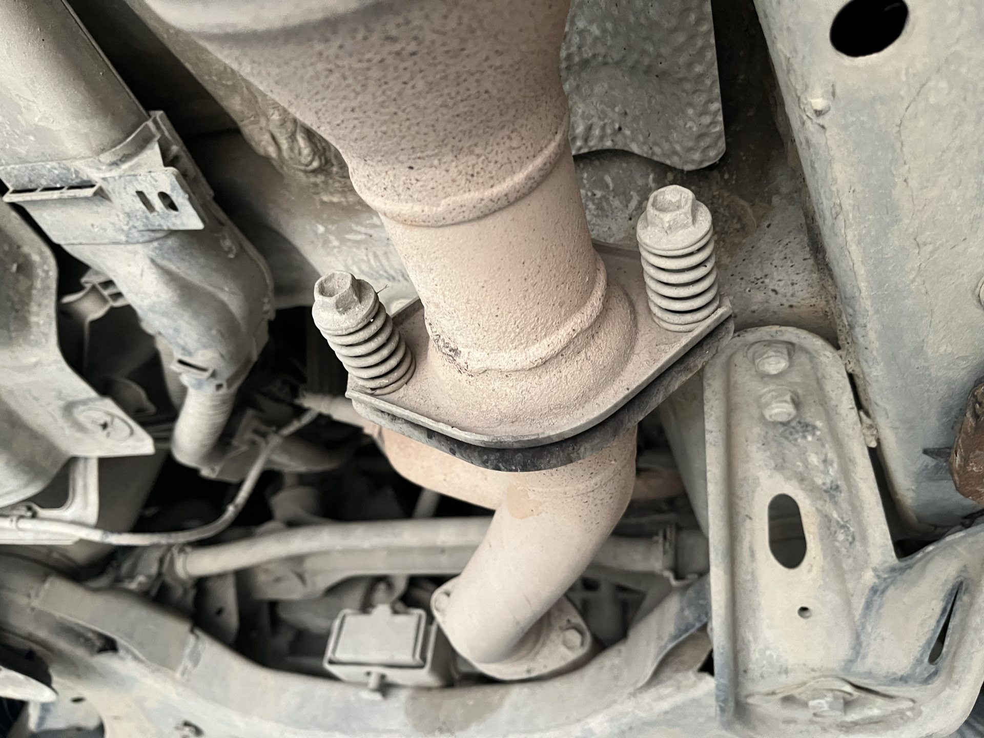 Замена кольца приемной трубы — Lexus RX 450h (3G), 3,5 л, 2009 года ...