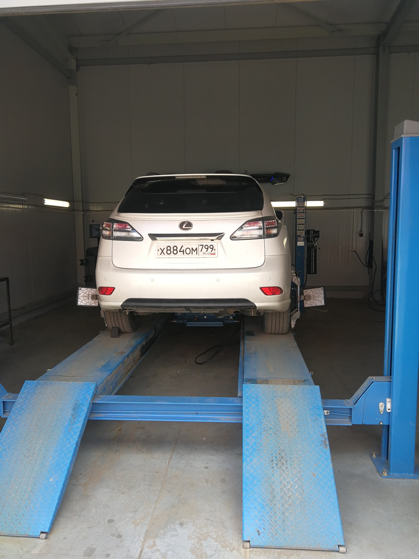 23# Замена нижних рычагов — Lexus RX (3G), 2,7 л, 2010 года | визит на ...