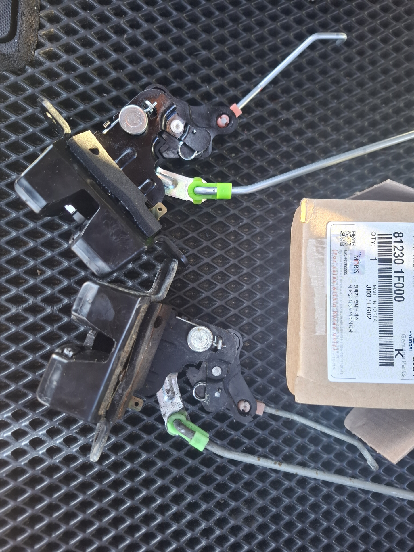 Замена замка и ручки двери багажника. — KIA Sportage (2G), 2 л, 2009 ...