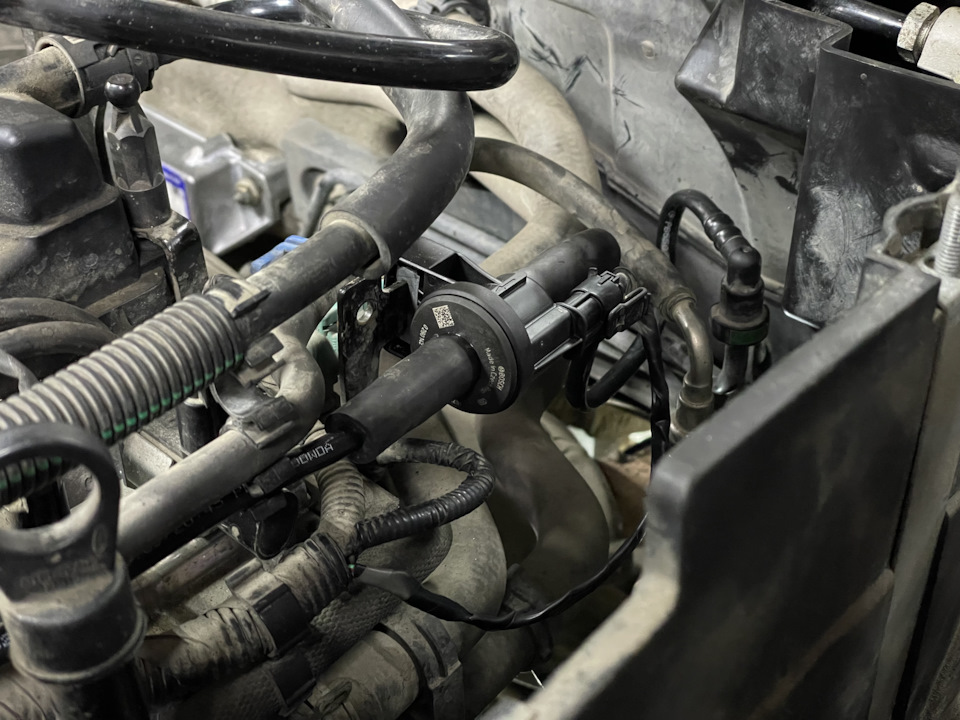 Выносной бачок для тормозухи | Клапан продувки адсорбера — Ford Focus ...