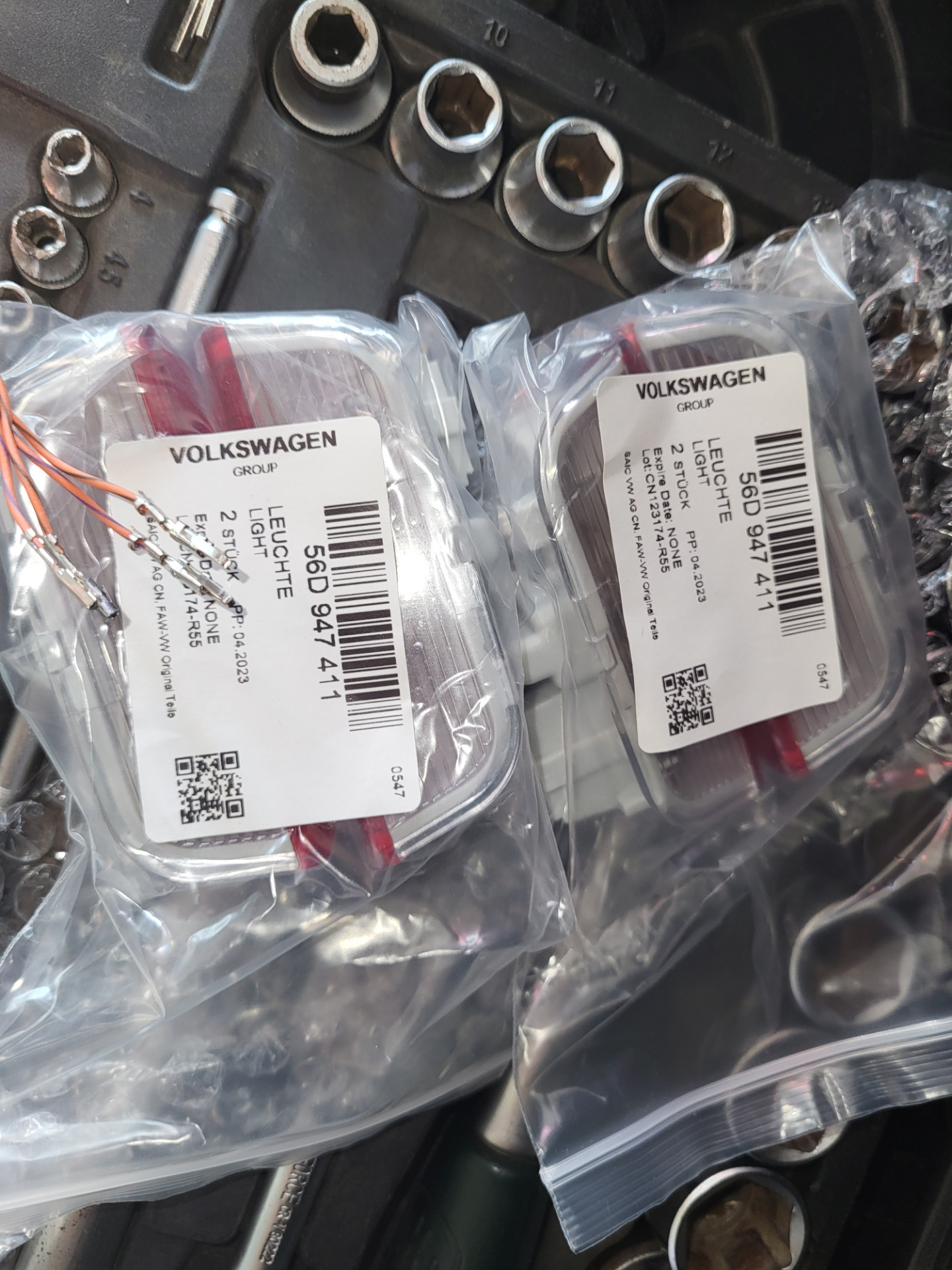 Свет в дверях — Volkswagen Tiguan (1G), 2 л, 2012 года | своими руками ...