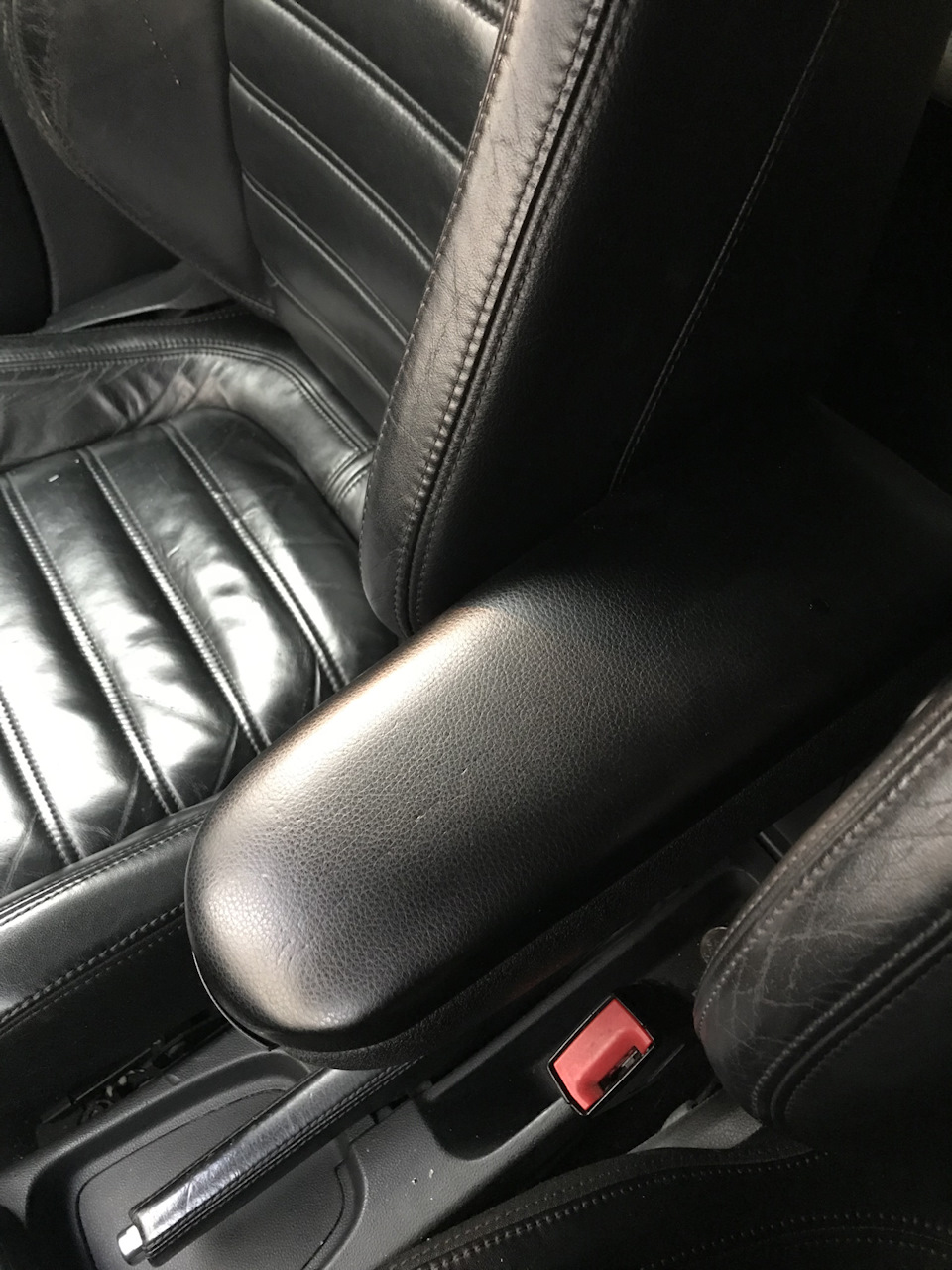 Замена подлокотника — Volkswagen Polo Sedan, 1,6 л, 2012 года | своими ...