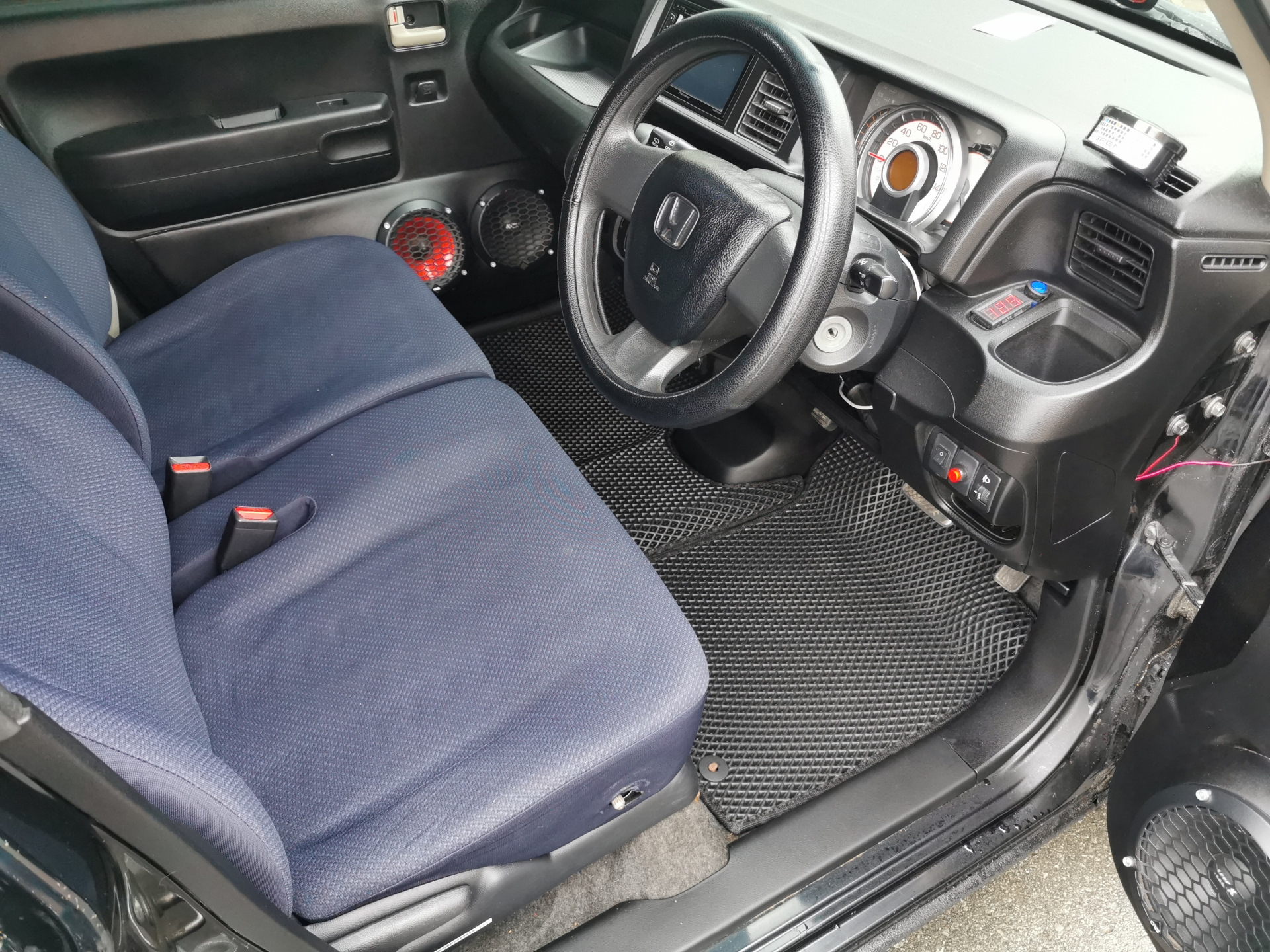 Коврики ЕВА мне в салон! — Honda Life (JB5/JB6/JB7/JB8), 0,7 л, 2009 года | аксессуары | DRIVE2