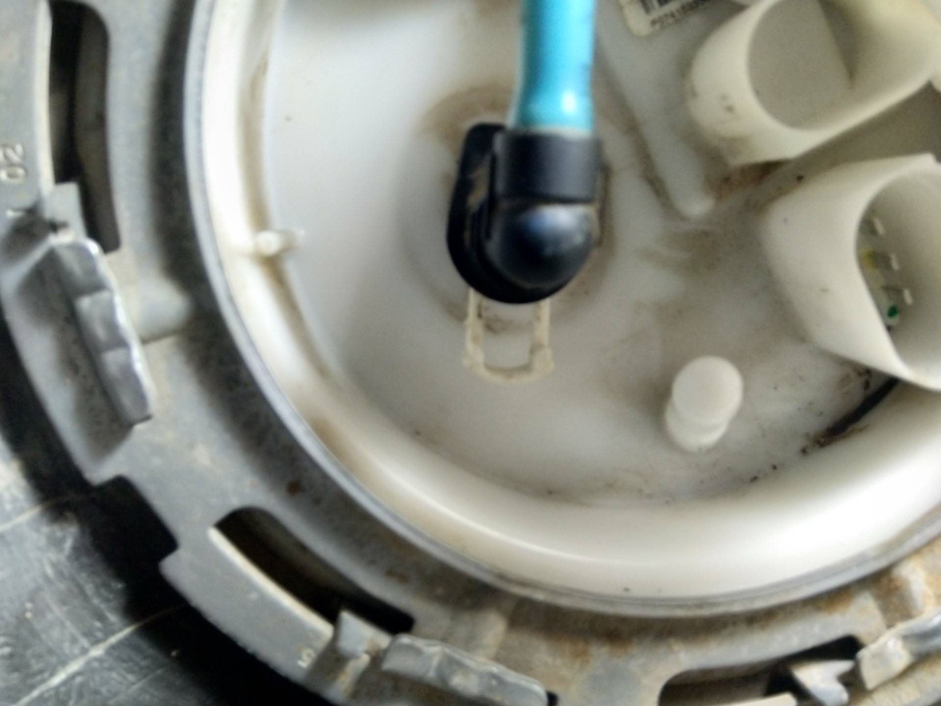 Замена бензонасоса. — BMW 1 series (F20), 1,6 л, 2012 года | плановое ...