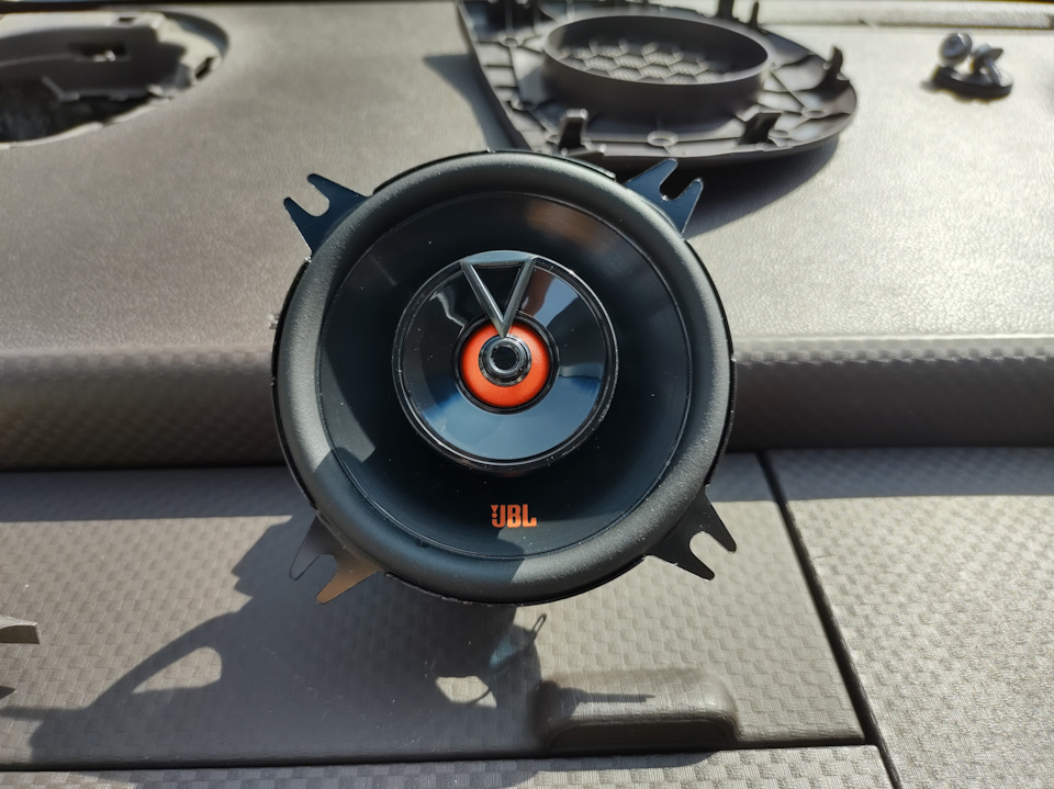 Фронтальные динамики — Toyota Spade, 1,5 л, 2016 года | автозвук | DRIVE2