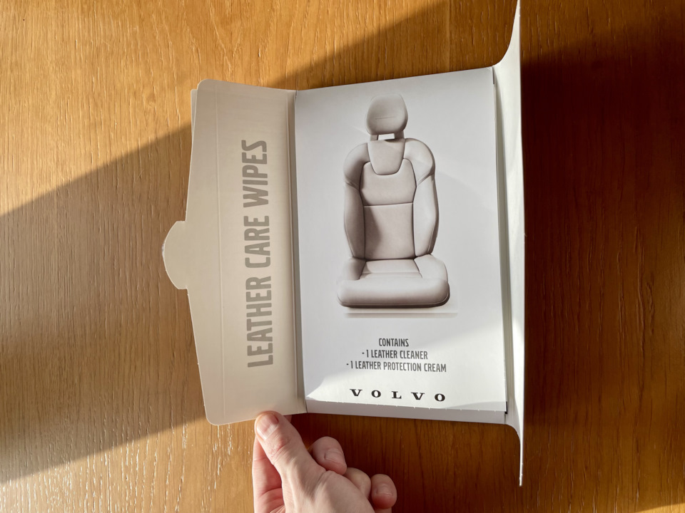 # 36 Оригинальные салфетки Volvo Leather Care — Volvo S60 (3G), 2 л ...