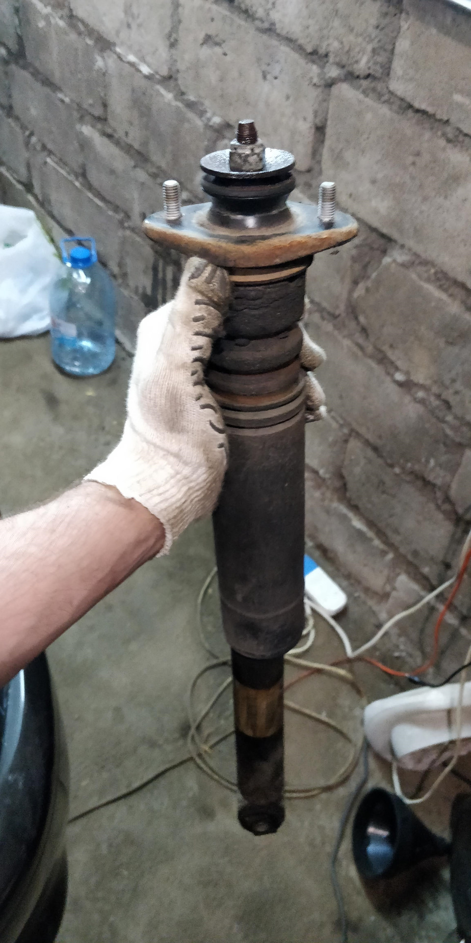 Замен задних амортизаторов — BMW 3 series Coupe (E46), 3 л, 2004 года ...