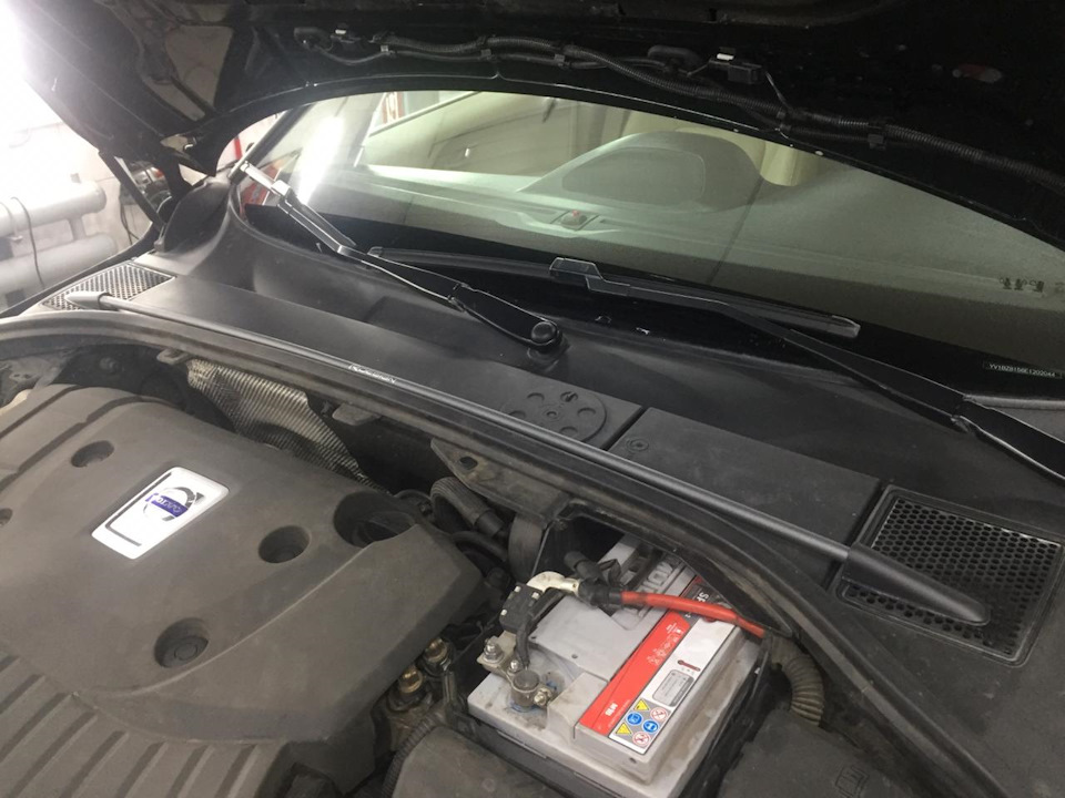 Распорка передних стоек R-design — Volvo XC70 III, 2,4 л, 2014 года ...