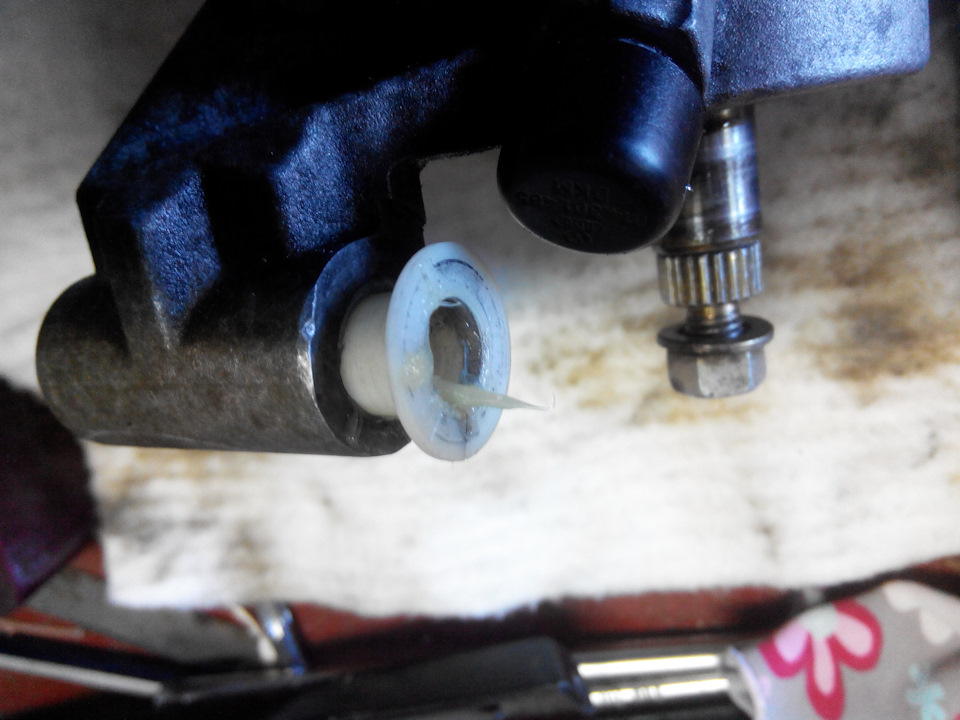 Замена и профилактика механизма переключения КПП — Audi A2, 1,4 л, 2001 ...