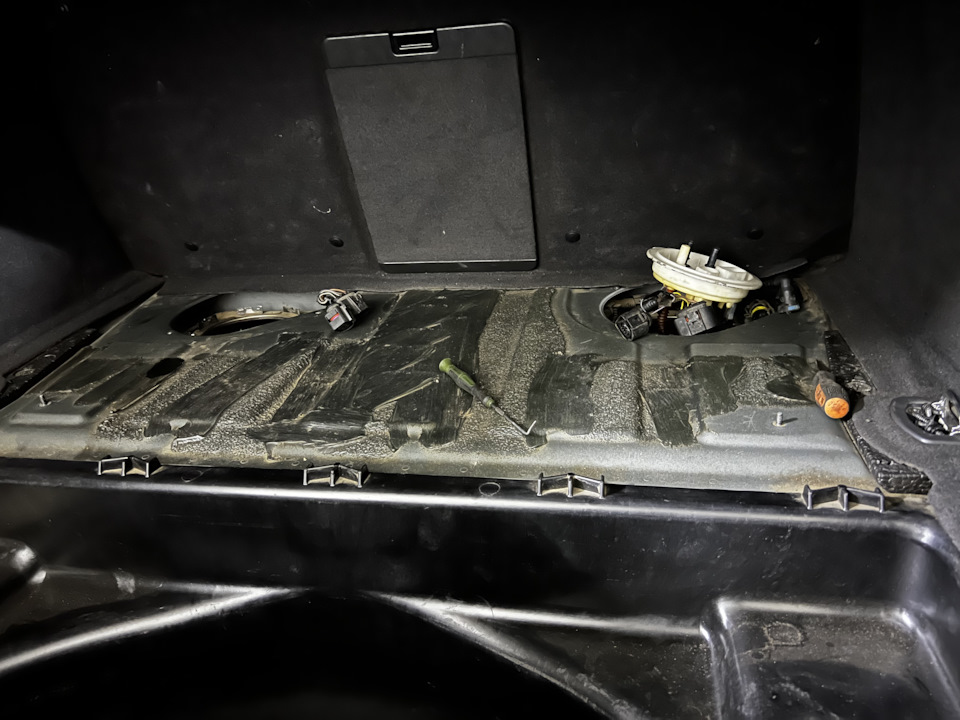 03. Замена топливных насосов — Audi A8 (D3), 6 л, 2004 года | визит на ...