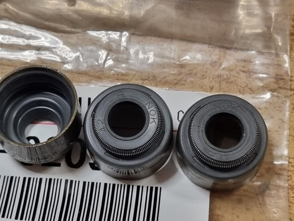 Колпачек маслосъемный впуск Toyota 90913-02090 на Toyota Altezza ...