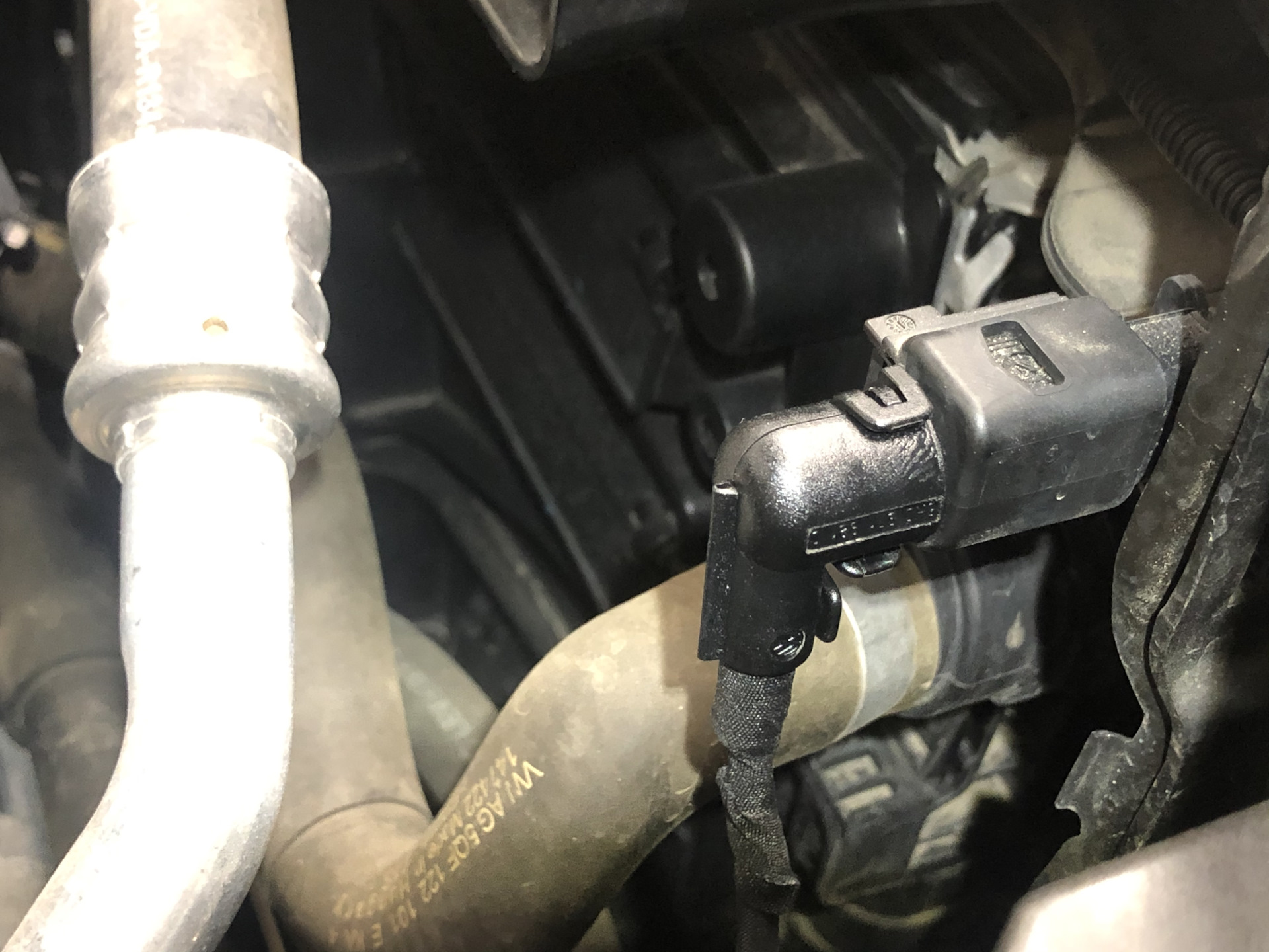 Подкапотные колпачки на разъемы в Tiguan NF — Volkswagen Tiguan (2G), 2 ...