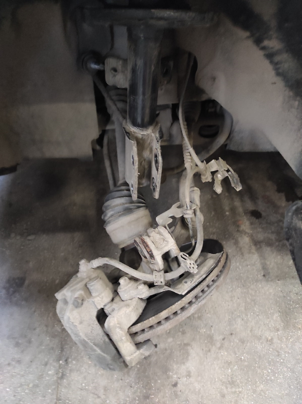 Стуки в передней подвеске и замена амортизатора! — Citroen Spacetourer ...