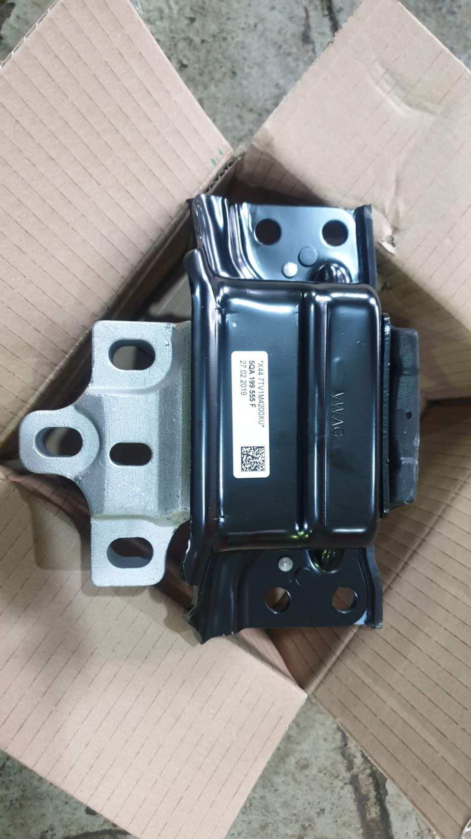 5QA199555F Подушка (опора) КПП VAG | Запчасти на DRIVE2