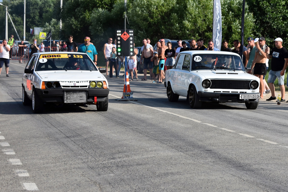 Принял участие в чемпионате по Drag Racing которое проходило во ...